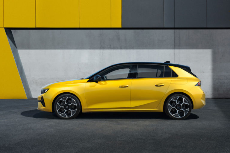 OPEL ASTRA 6 2022 LA NOUVELLE ASTRA SE RÉVÈLE - AUTO MAG