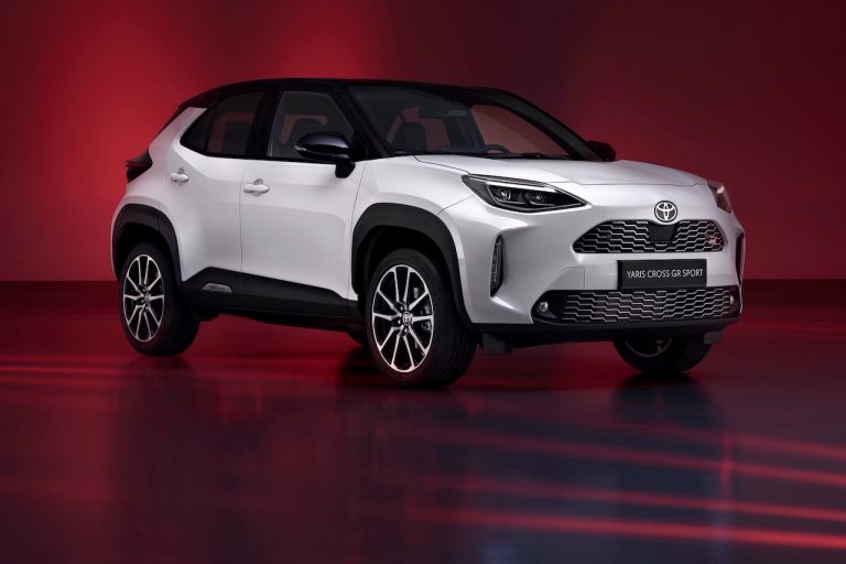 TOYOTA YARIS CROSS GR SPORT 2023 LE SUV URBAIN AU LOOK SPORTIF - AUTO MAG
