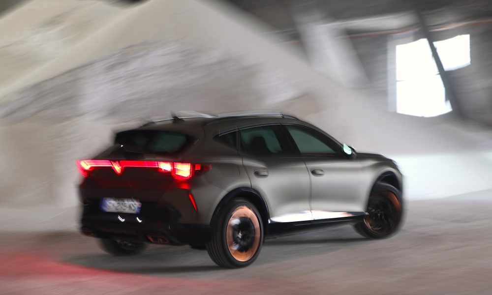 Essai Cupra Terramar e-Hybrid 2025 : Performances et confort - AUTO MAG