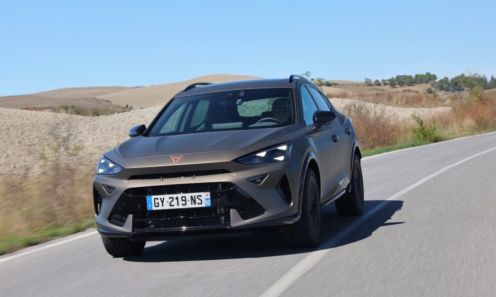 Essai Cupra Terramar e-Hybrid 2025 : Performances et confort - AUTO MAG