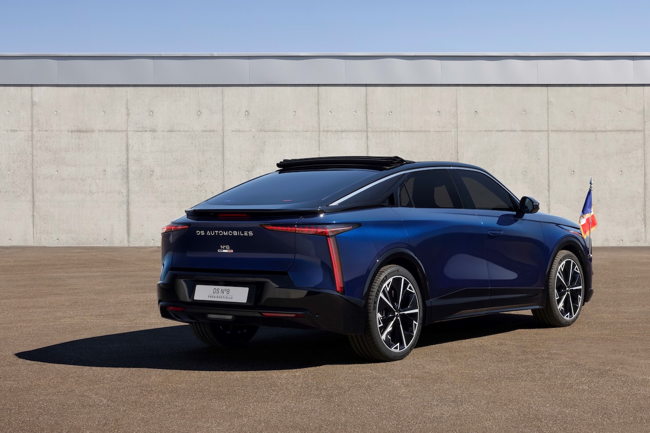 DS N°8 Présidentielle 2025 : Une voiture unique - AUTO MAG